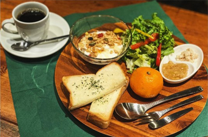 CAFÉ&BAR | 【公式】OBI-HOSTEL | HOSTEL & CAFE BAR